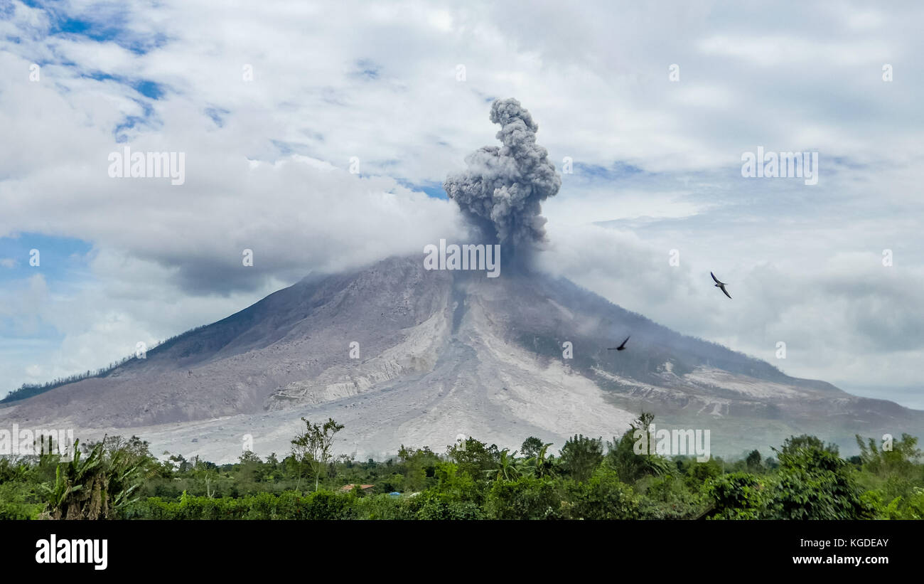Eruption of volcano. Sinabung, Sumatra, Indonesia. 28-09-2016 Stock ...
