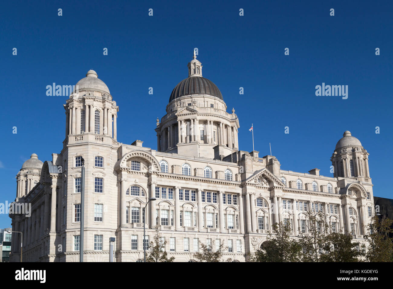 The newly restored port of liverpool building hi-res stock photography ...