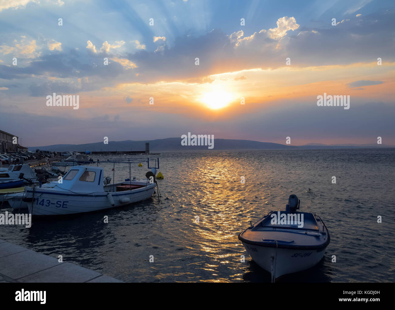 Sunset in harbor boats hi-res stock photography and images - Alamy