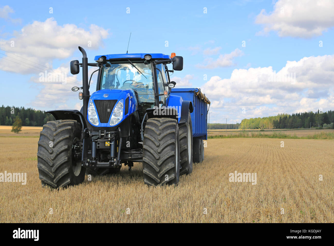 SOMERO, FINLAND - SEPTEMBER 12, 2015: New Holland T7.250 Tractor and ...