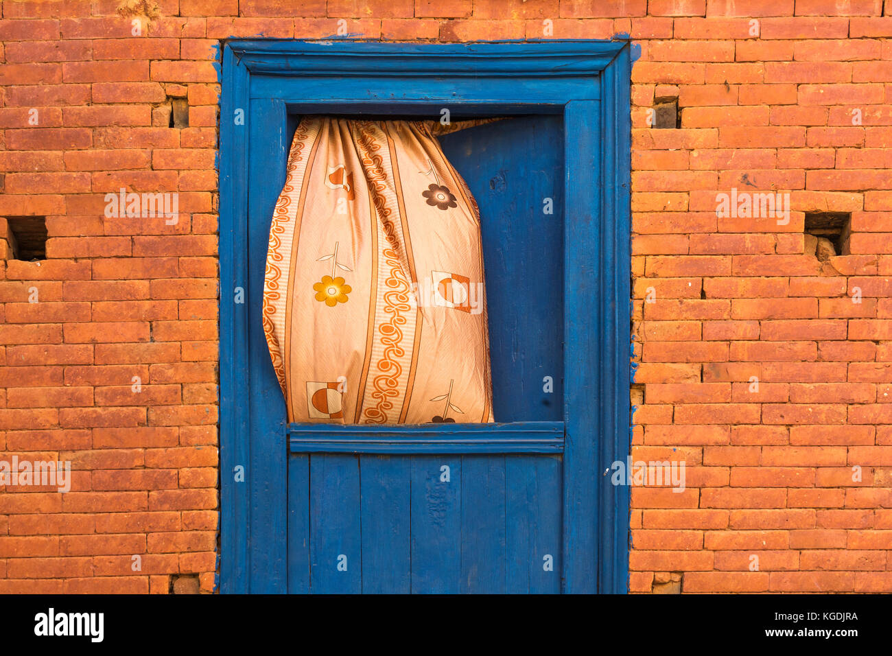 Wave out window hi-res stock photography and images - Alamy