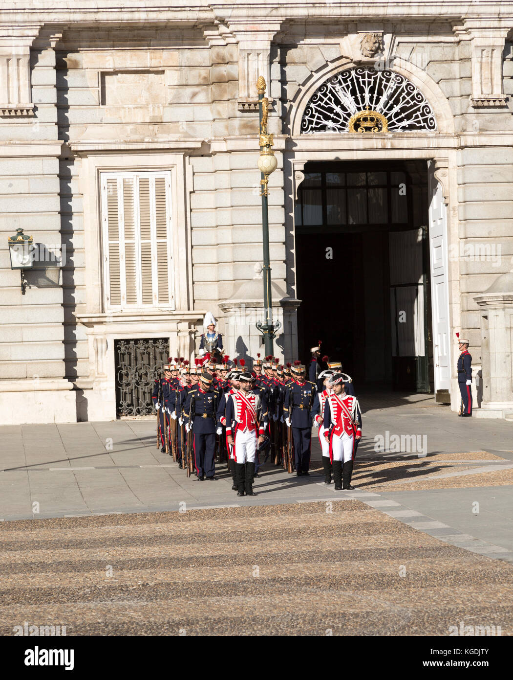 Royal palace army uniform hi-res stock photography and images - Alamy