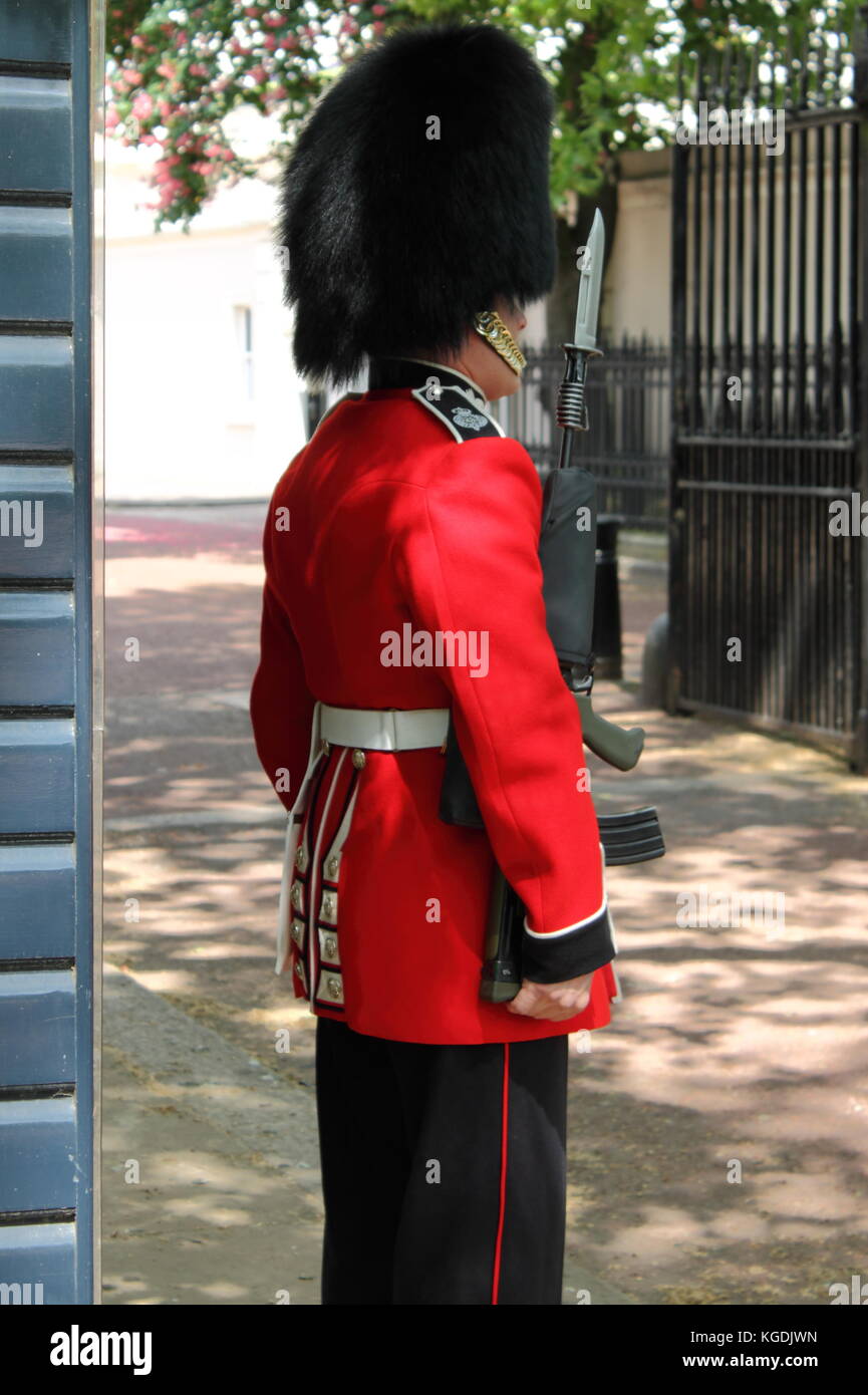 British royal guard hi-res stock photography and images - Alamy