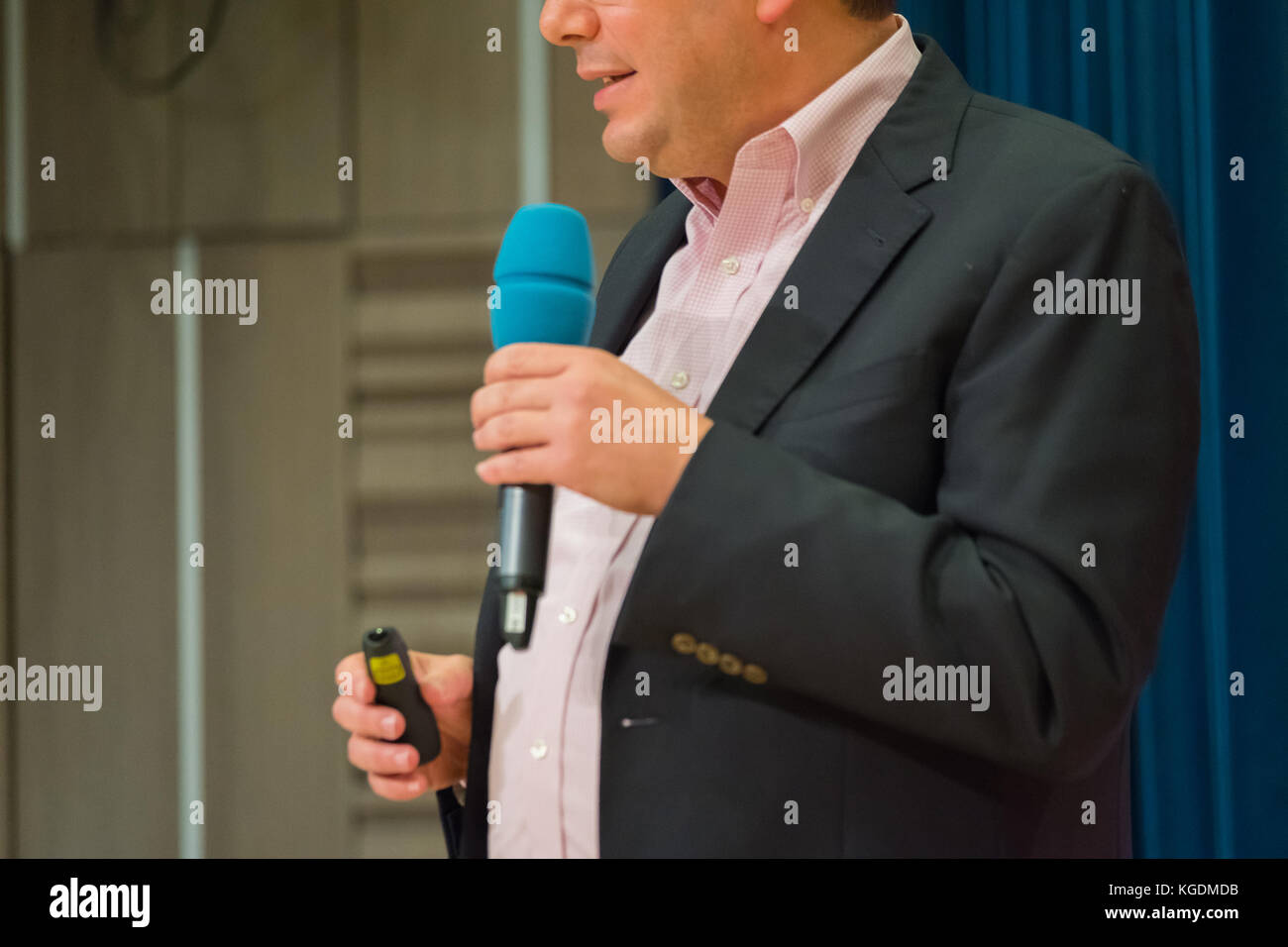 Man speaking at a conference Stock Photo - Alamy