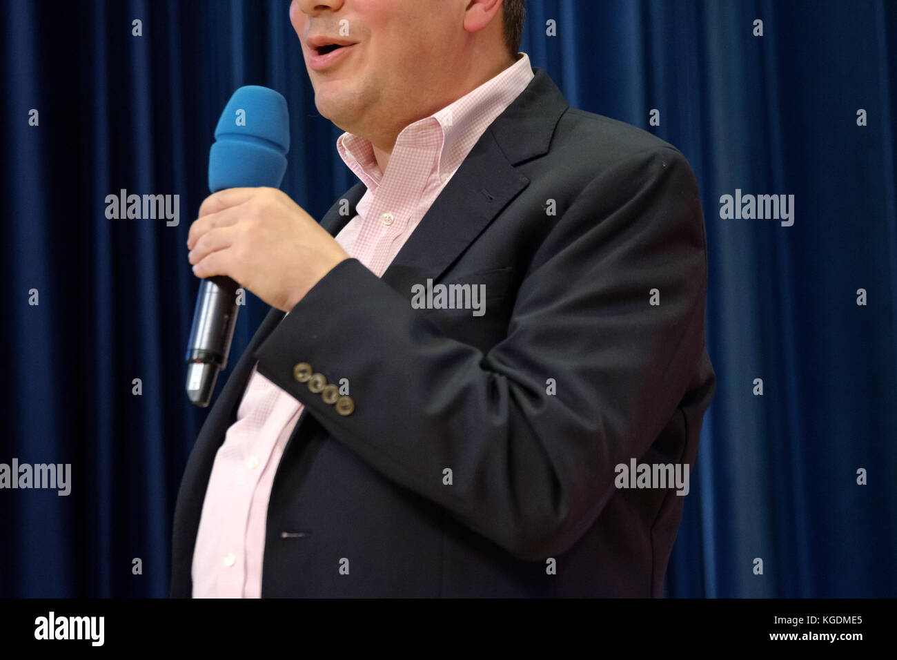 Man speaking at a conference Stock Photo - Alamy