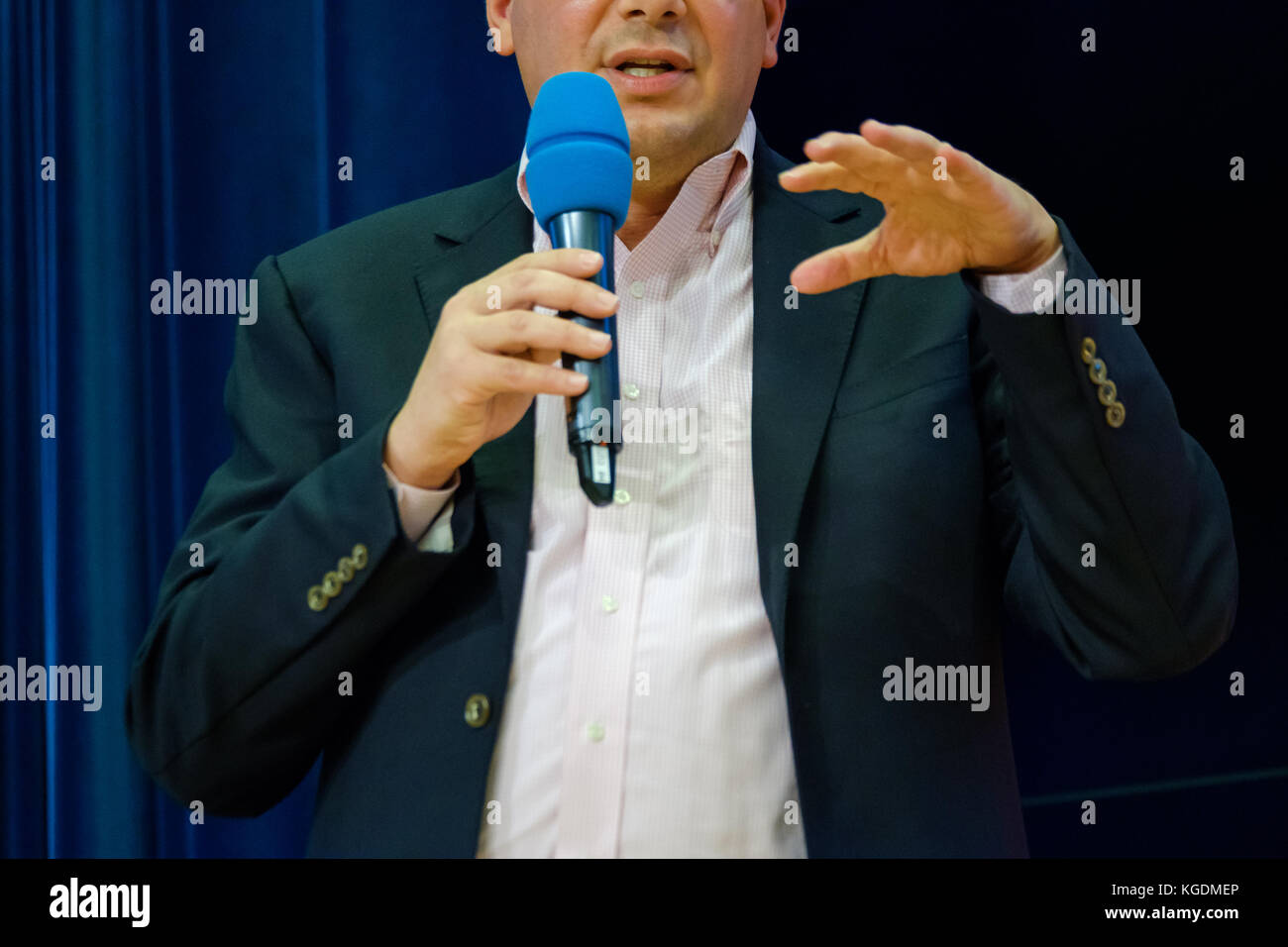 Man speaking at a conference Stock Photo - Alamy