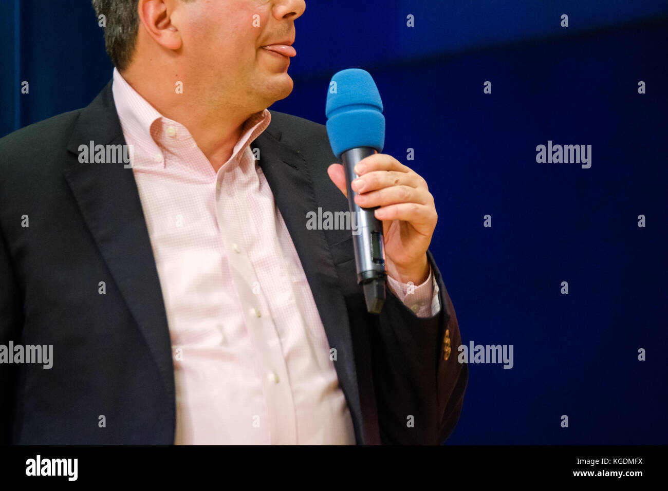 Man speaking at a conference Stock Photo - Alamy