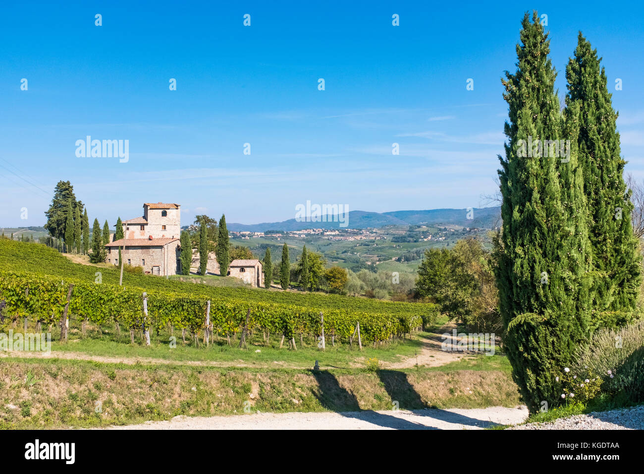 Old house and vineyard hi-res stock photography and images - Alamy