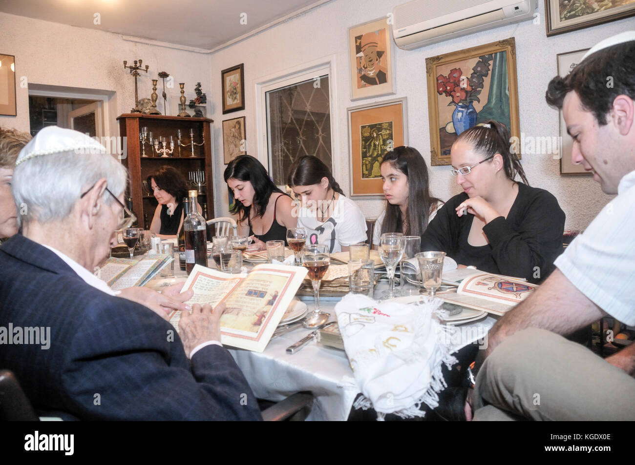Family sitting around table set hi-res stock photography and images - Alamy