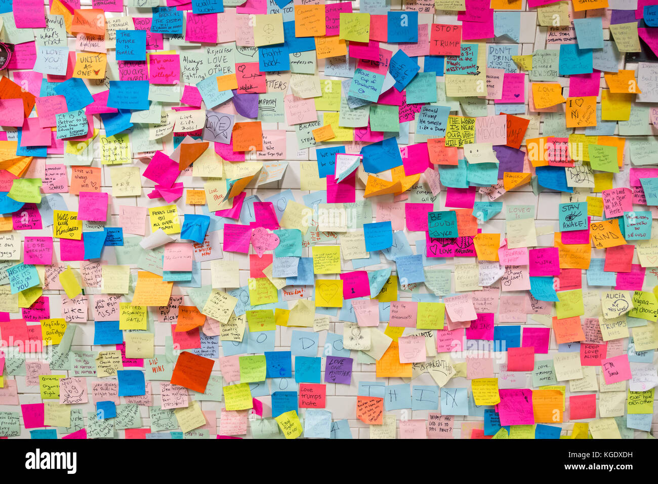 Sticky post it notes hi-res stock photography and images - Alamy