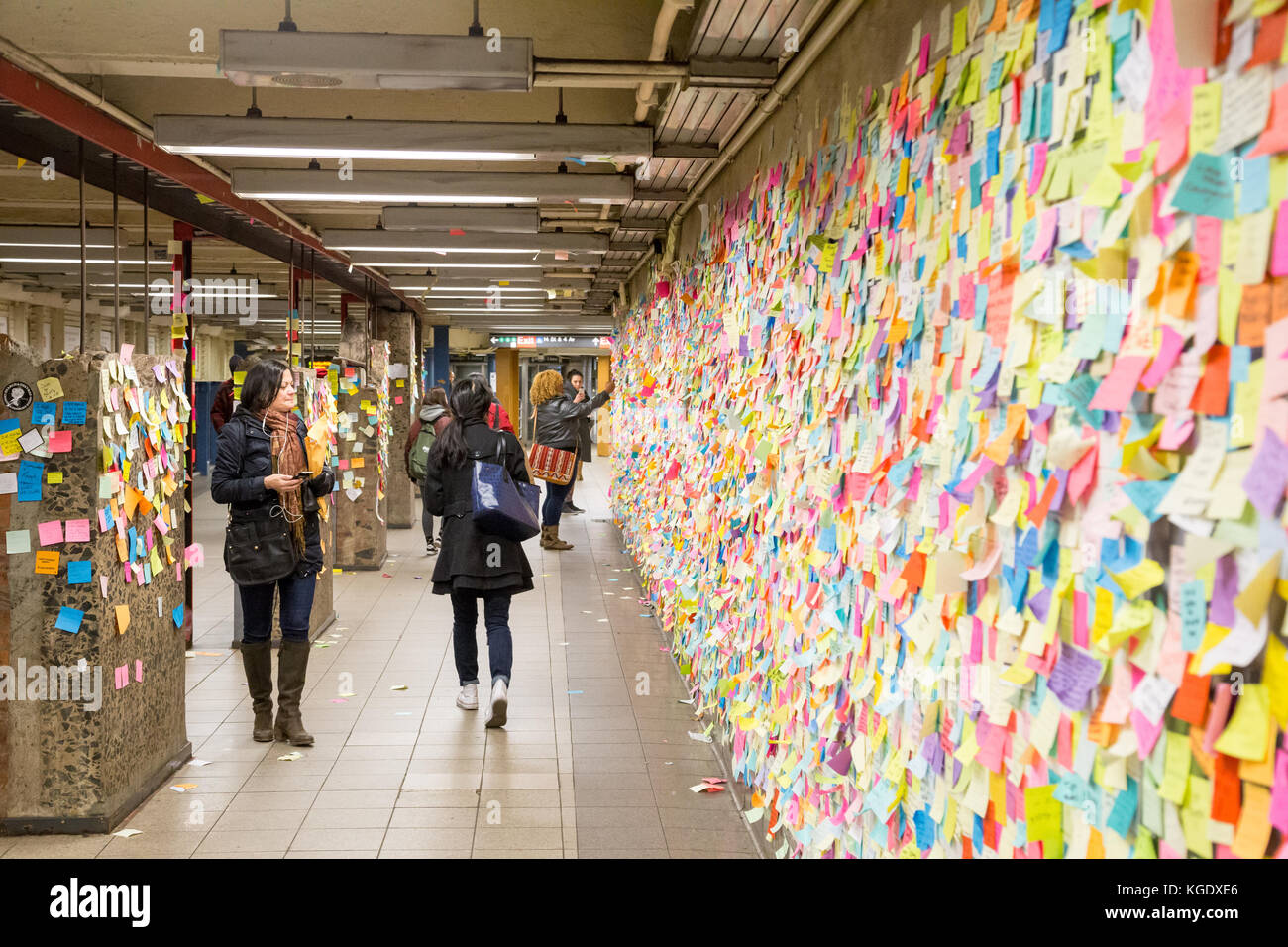 Sticky post-it notes in NYC subway station Stock Photo - Alamy