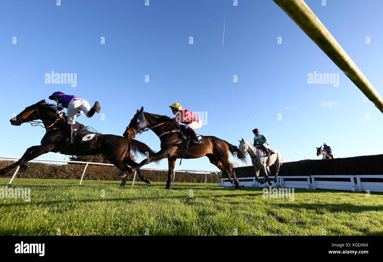 Plumpton racecourse general view hi-res stock photography and images ...