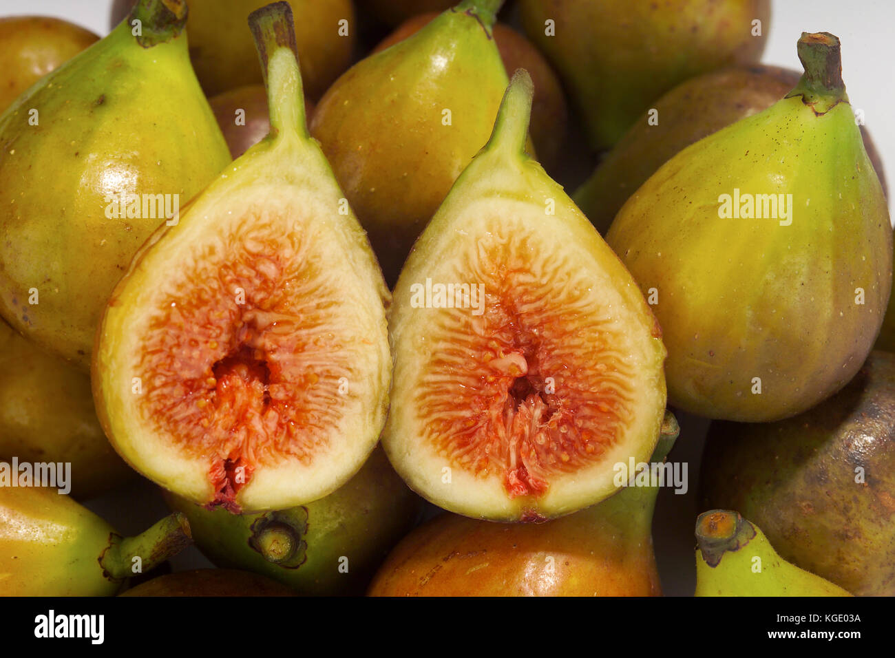 CELESTE FIG CLOSE UP OF INSIDE HALF Stock Photo - Alamy