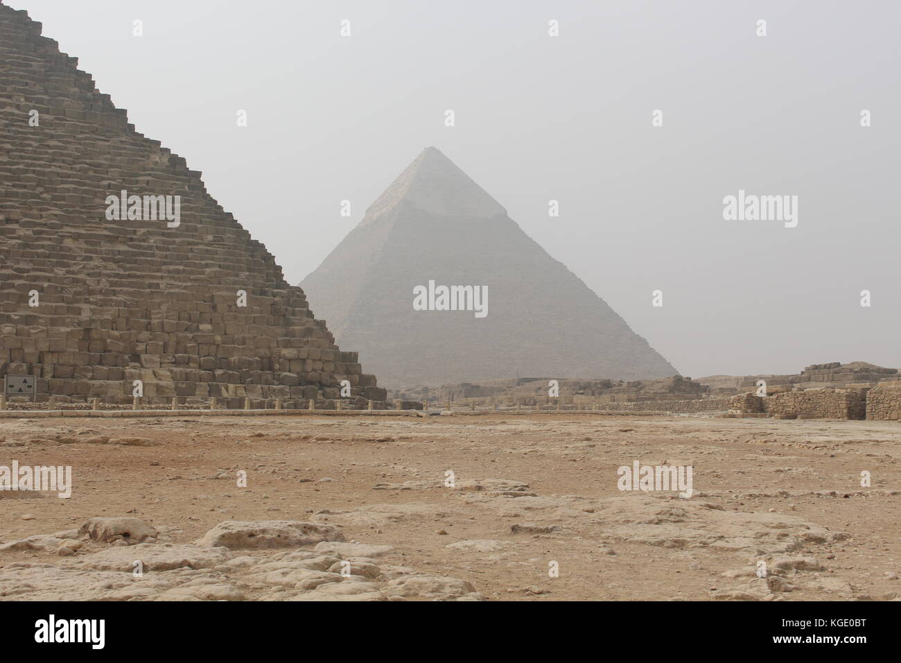 Desert pyramid hi-res stock photography and images - Alamy