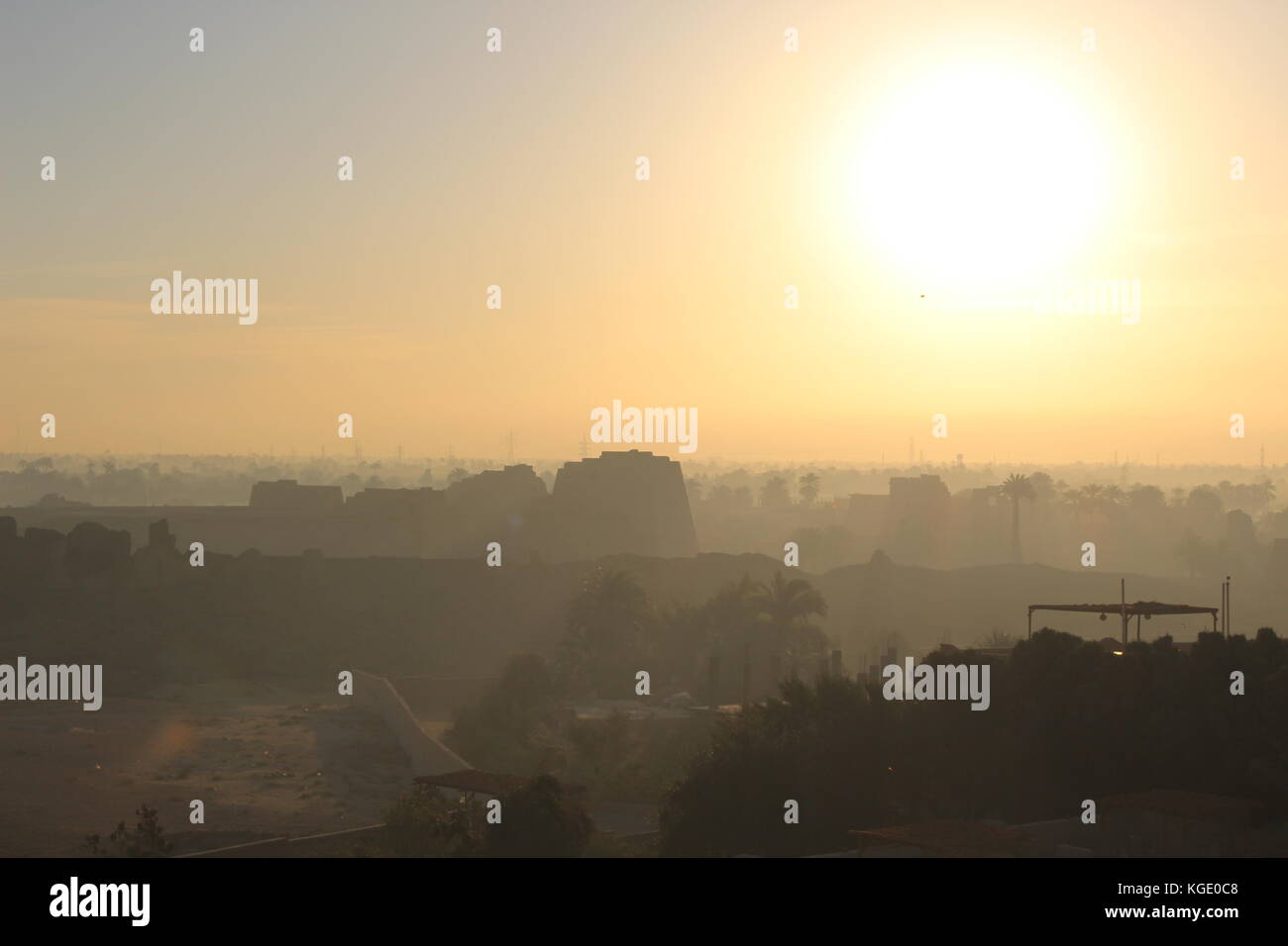 Sunlight blinding hi-res stock photography and images - Alamy