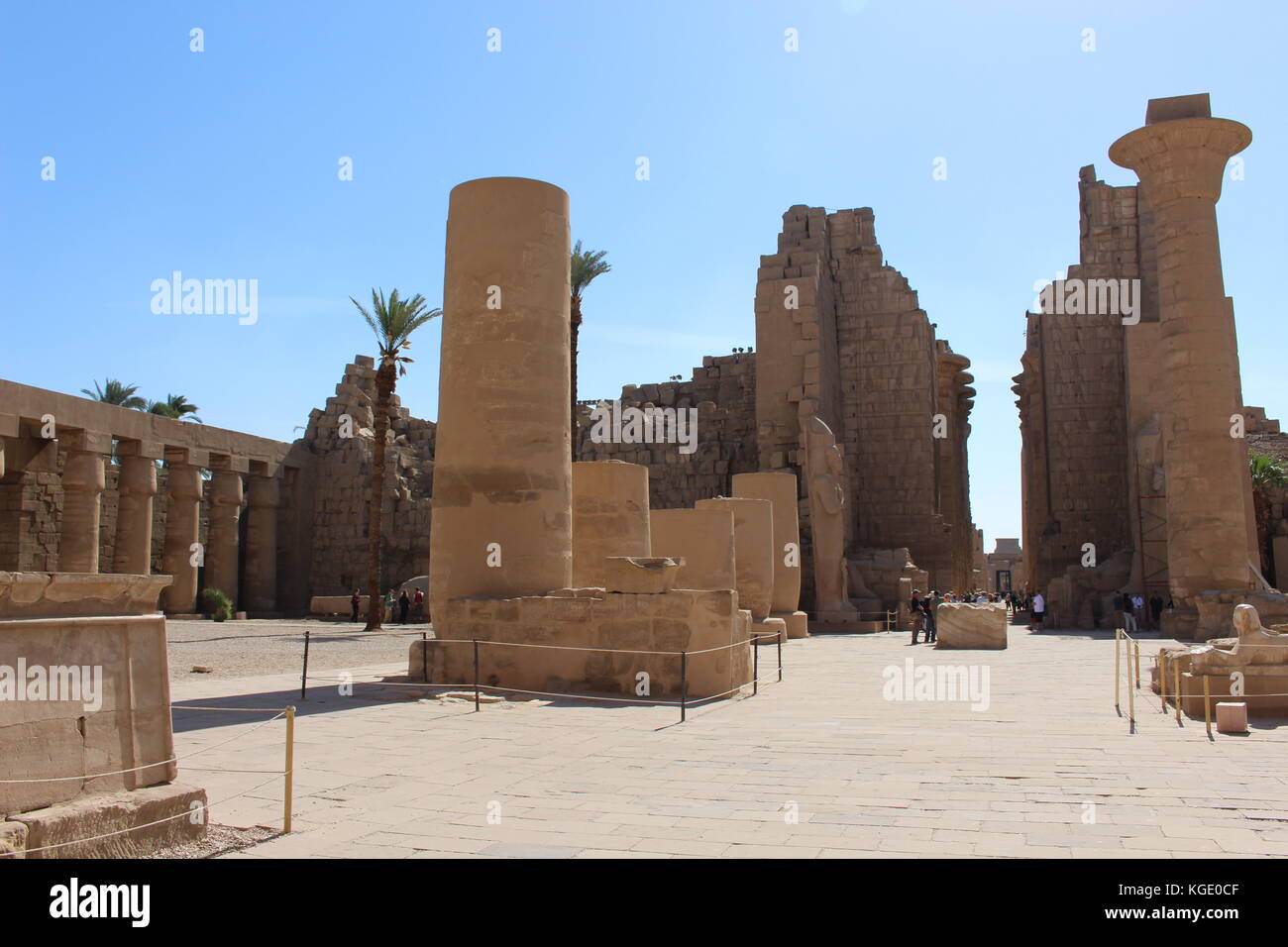Egyptian structures hi-res stock photography and images - Alamy