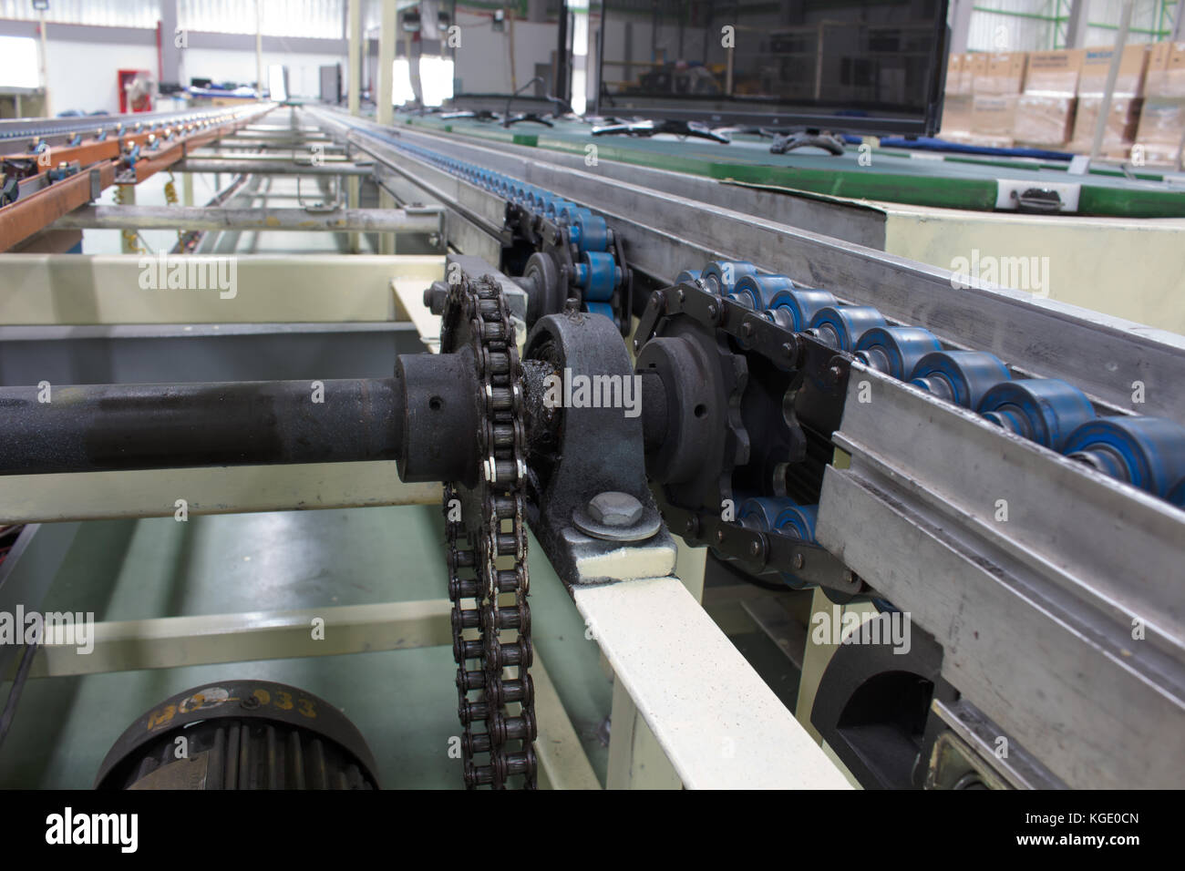 The chain and shaft drive Line Conveyor Stock Photo - Alamy