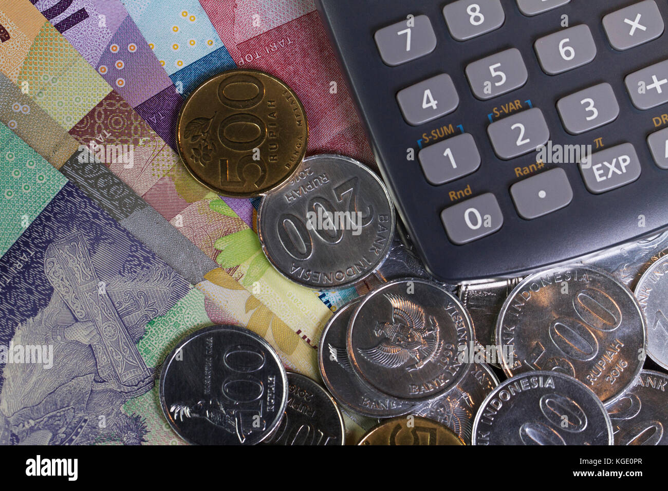 Top view / Flat Lay of Spending money and payments calculation ...