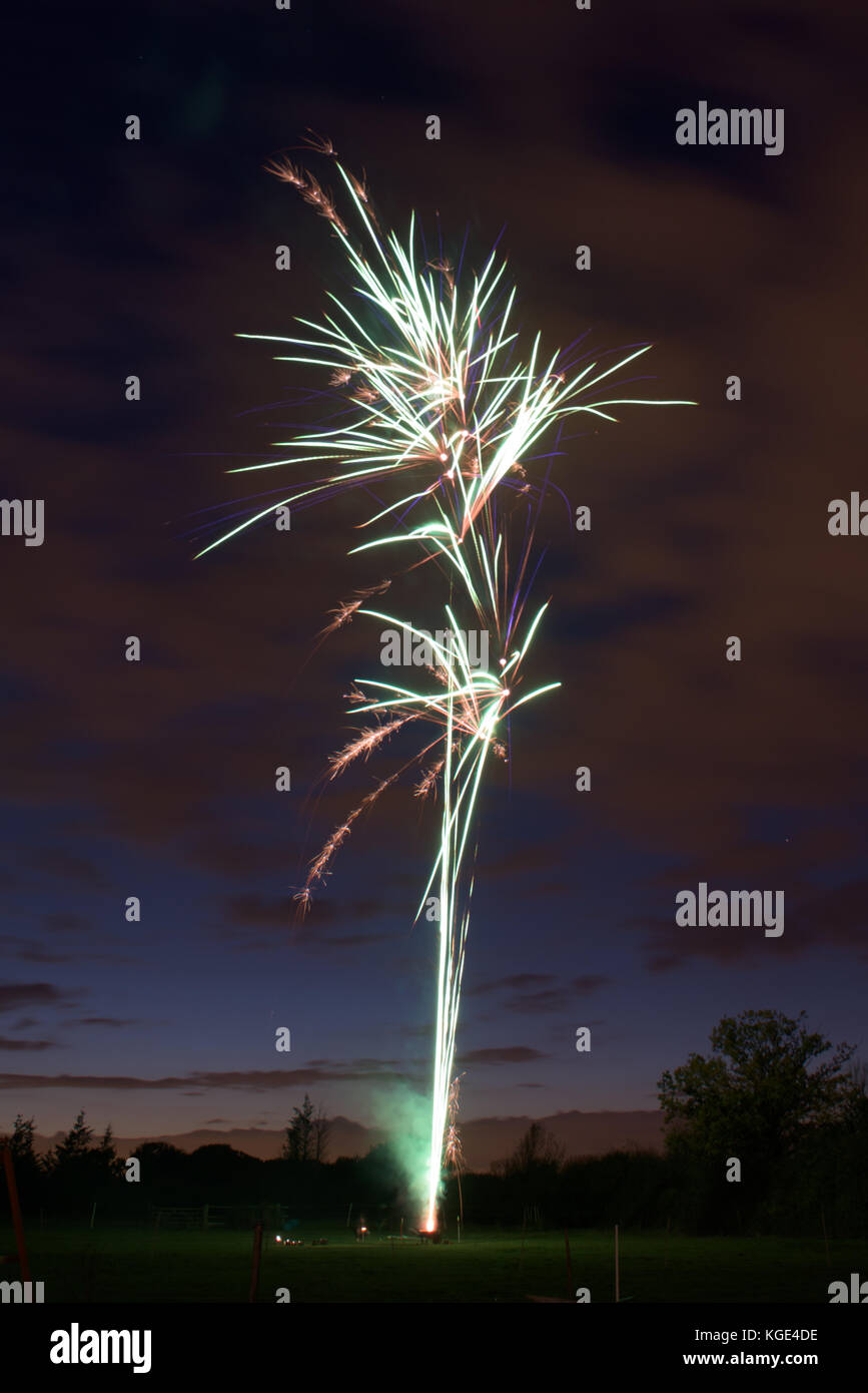 Bonfire Night UK England 5th November Fireworks Rockets Stock Photo - Alamy