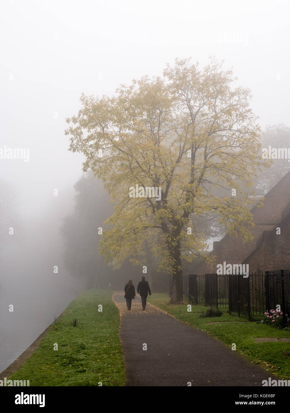 Thames path landscape hi-res stock photography and images - Alamy