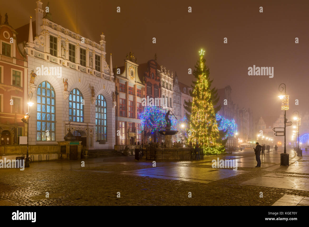 Historical Artus Court, fountain of the Neptune and Christmas tree in ...