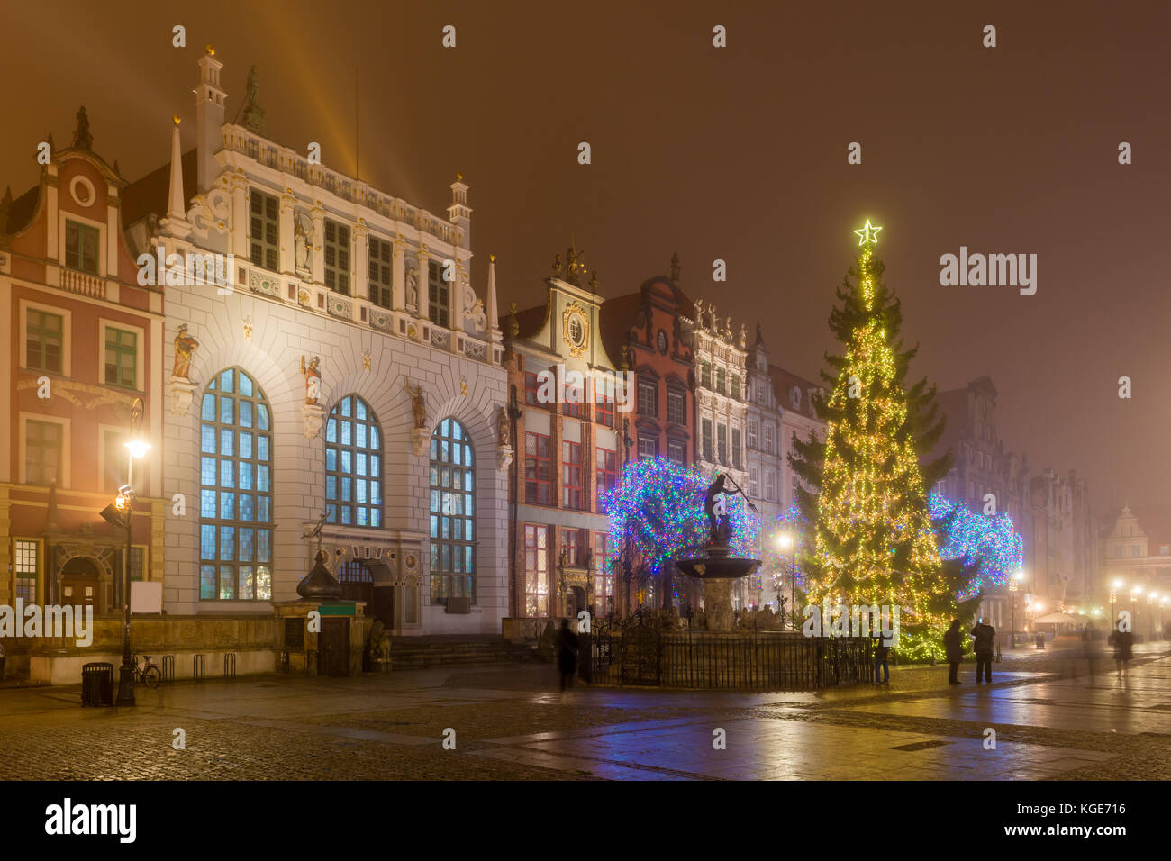 Historical Artus Court, fountain of the Neptune and Christmas tree in ...