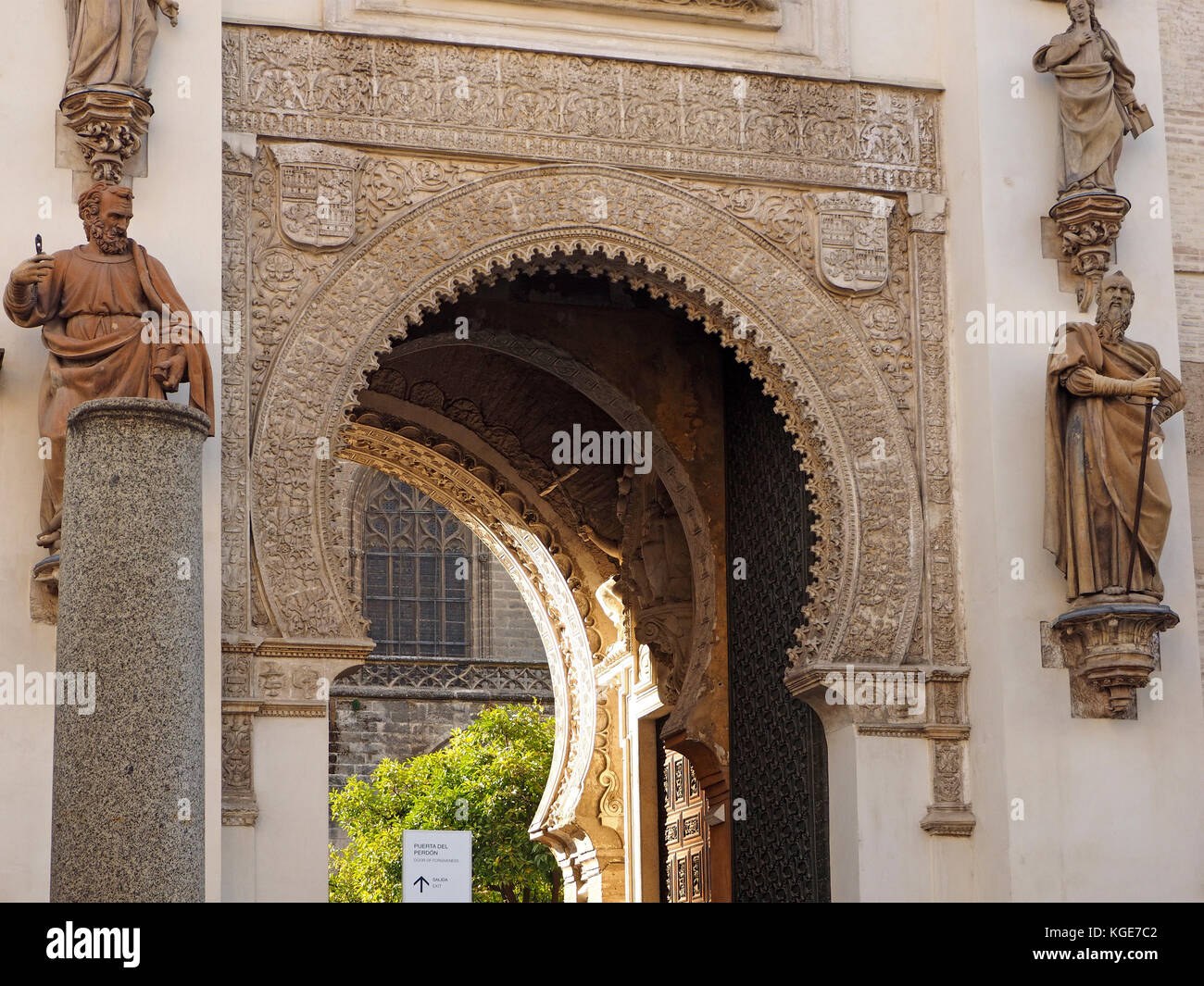 10th century muslim architecture hi-res stock photography and images ...