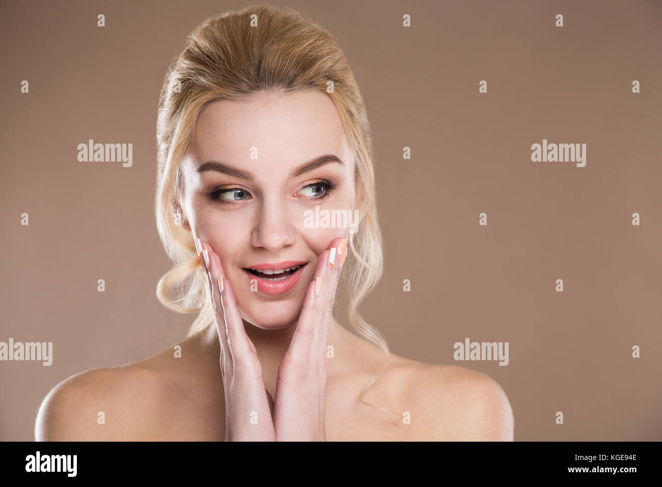 woman with hand near the face Stock Photo - Alamy