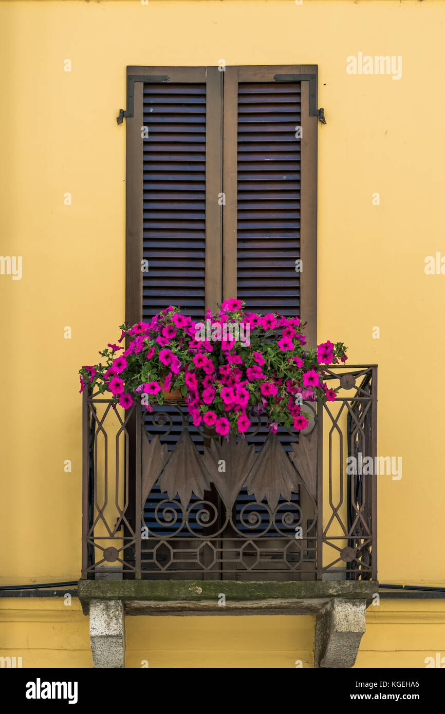 Italian style balcony in hi-res stock photography and images - Alamy