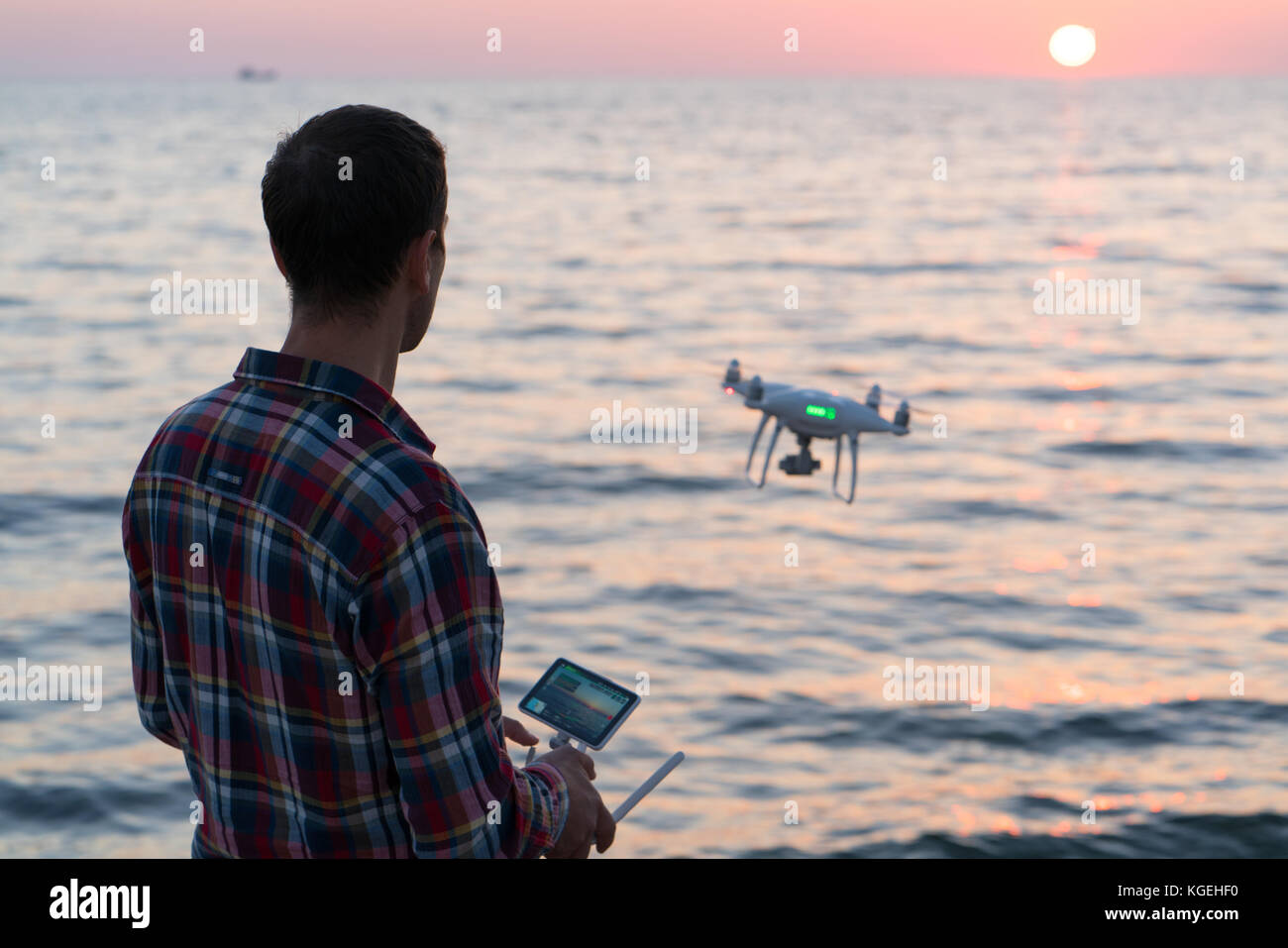 Uav pilot beach hi-res stock photography and images - Alamy