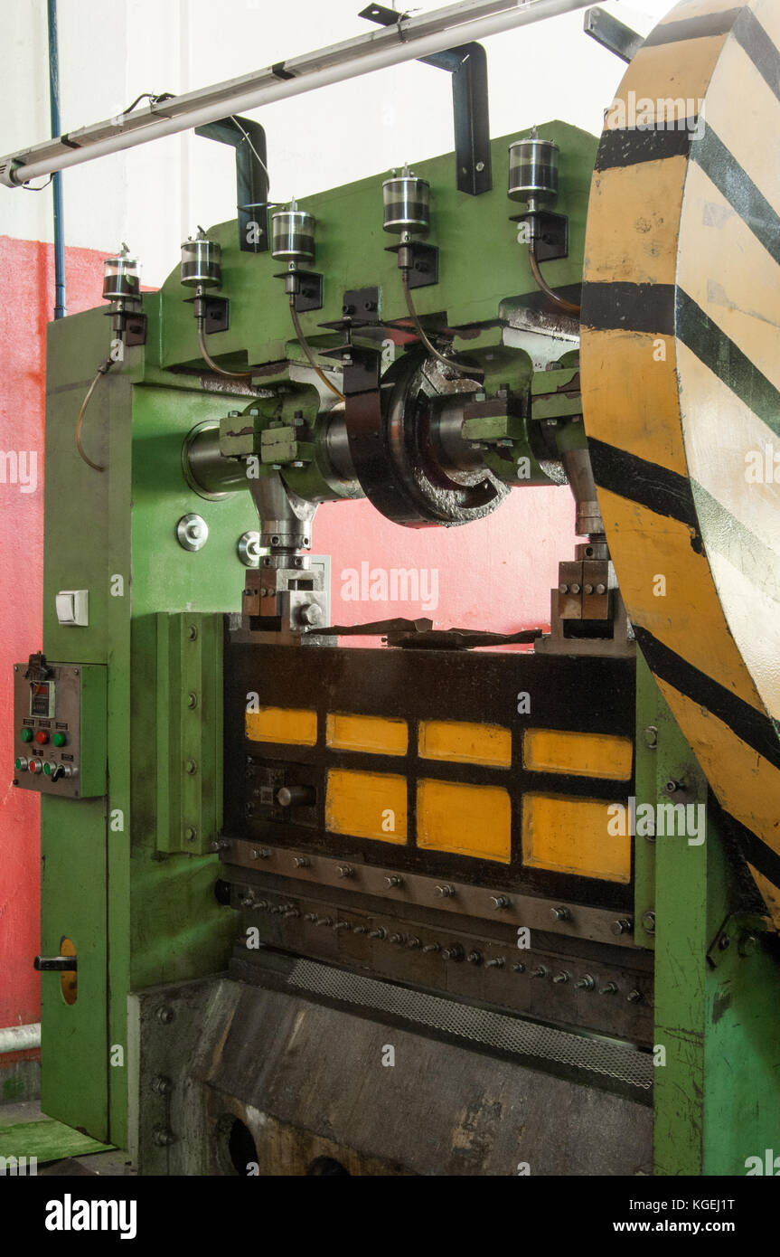 press machine for manufacturing metal mesh for automotive filters ...