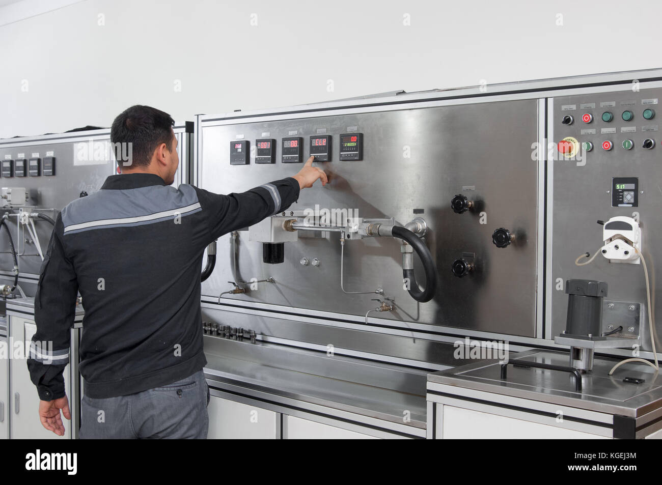 Assembly operator hi-res stock photography and images - Alamy