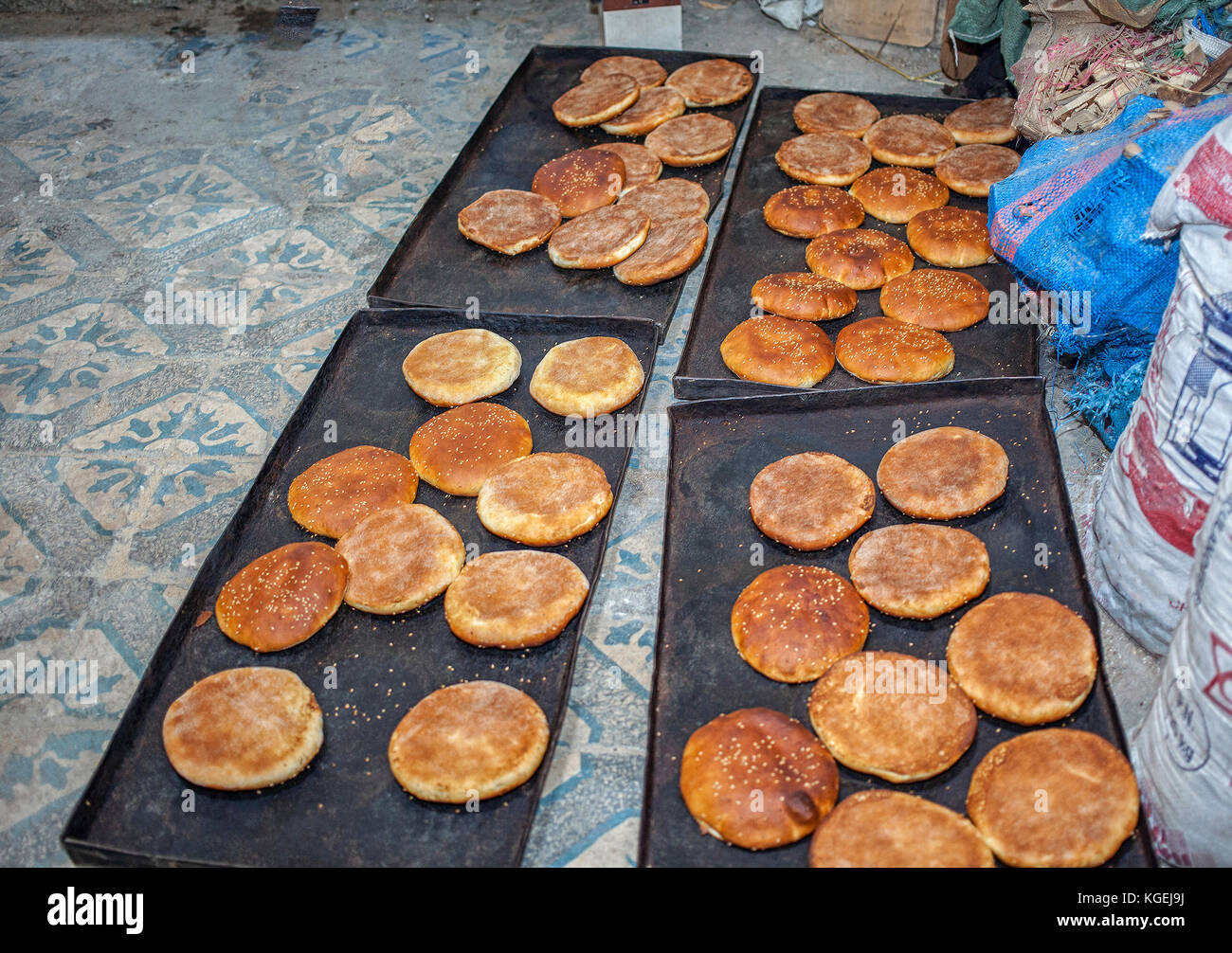Freshly baked flat bread on trays in a Moroccan bakery Stock Photo - Alamy