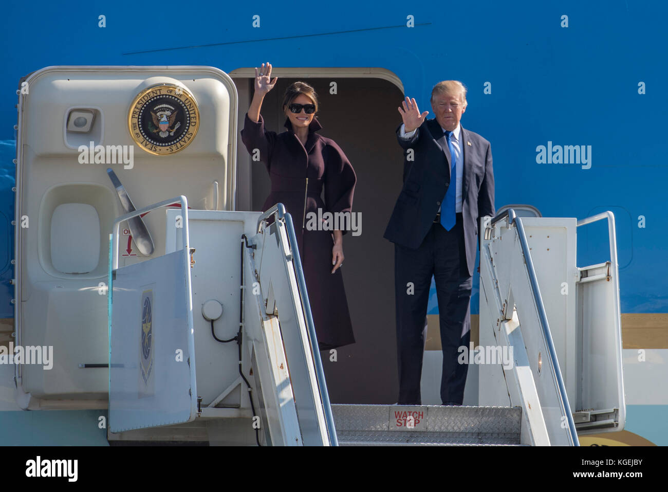 President Donald J. Trump and First Lady Melania wave goodbye to media ...