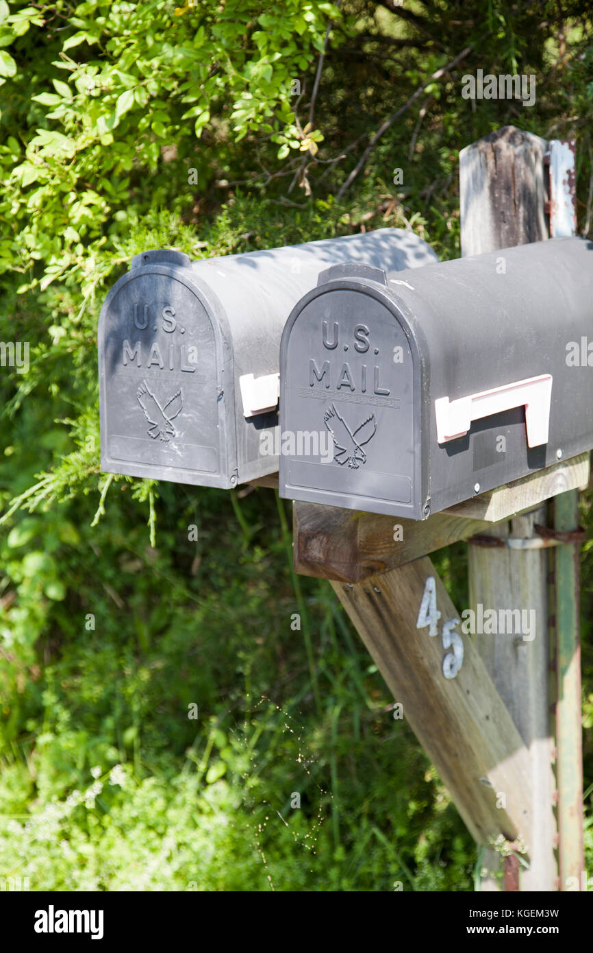 Roadside mailbox hi-res stock photography and images - Alamy