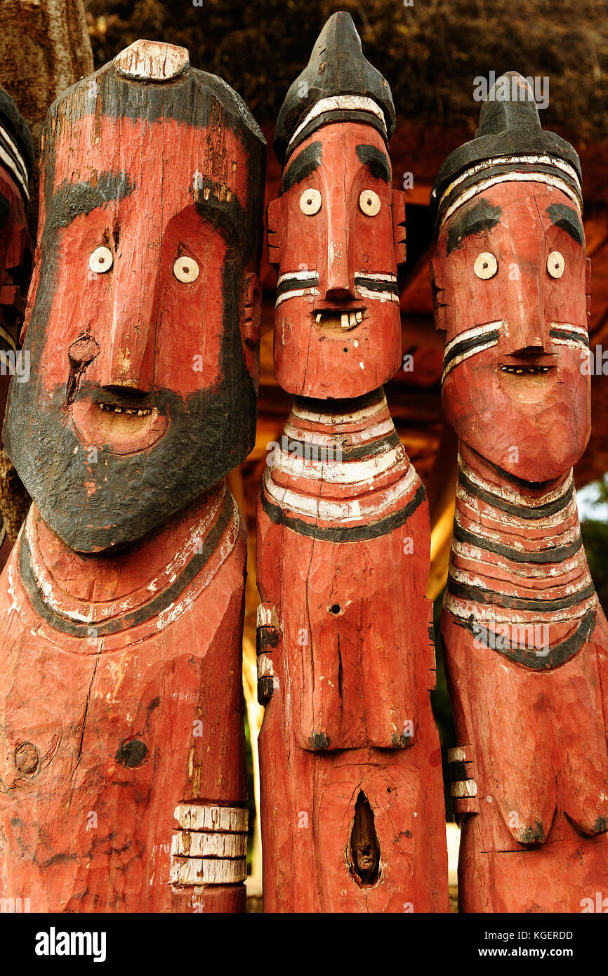 Wooden totems hi-res stock photography and images - Alamy