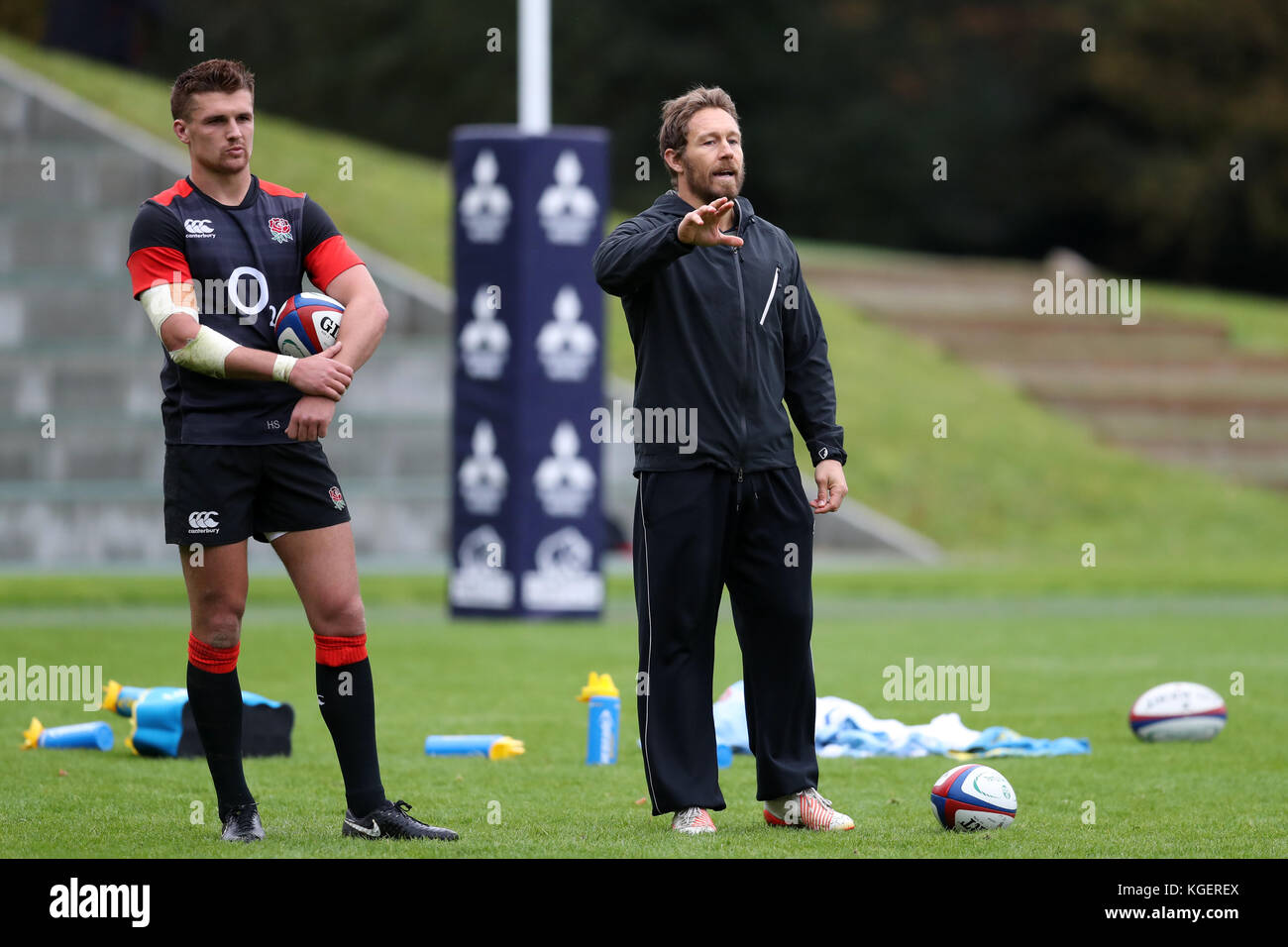 England kicking coach Jonny Wilkinson (right) during the training ...