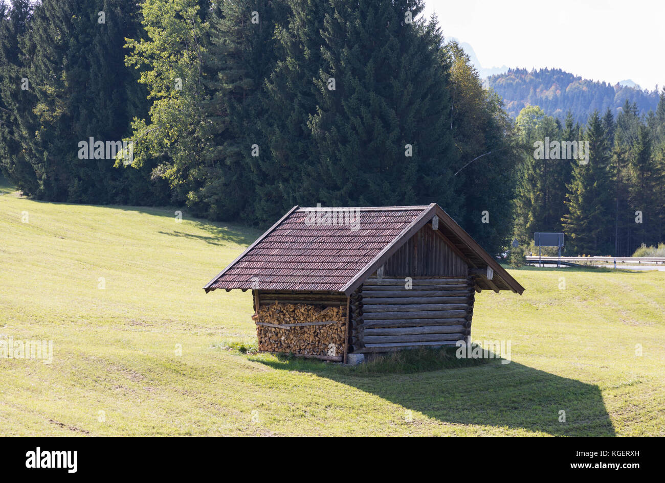 Small wooden barn hi-res stock photography and images - Alamy