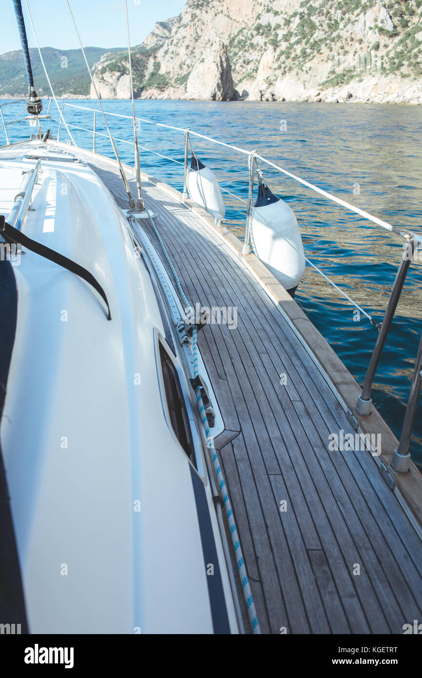 Yacht sailing in the tropical sea Stock Photo - Alamy