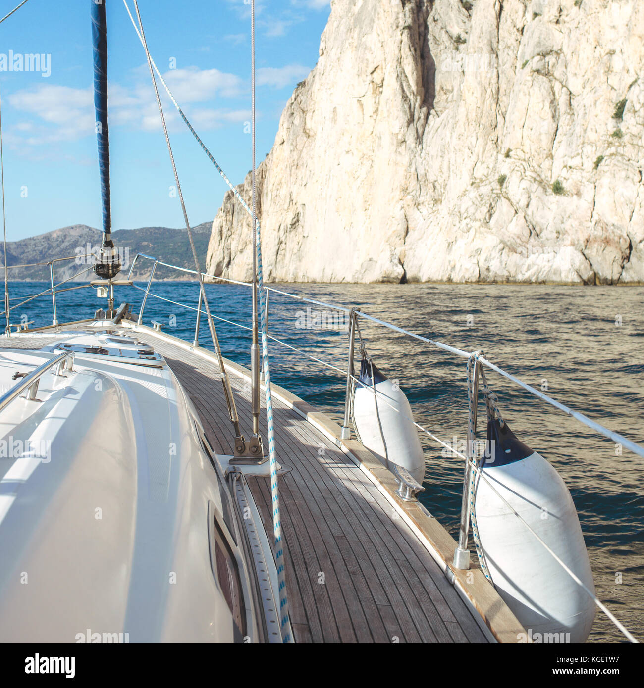 Yacht sailing in the tropical sea Stock Photo - Alamy