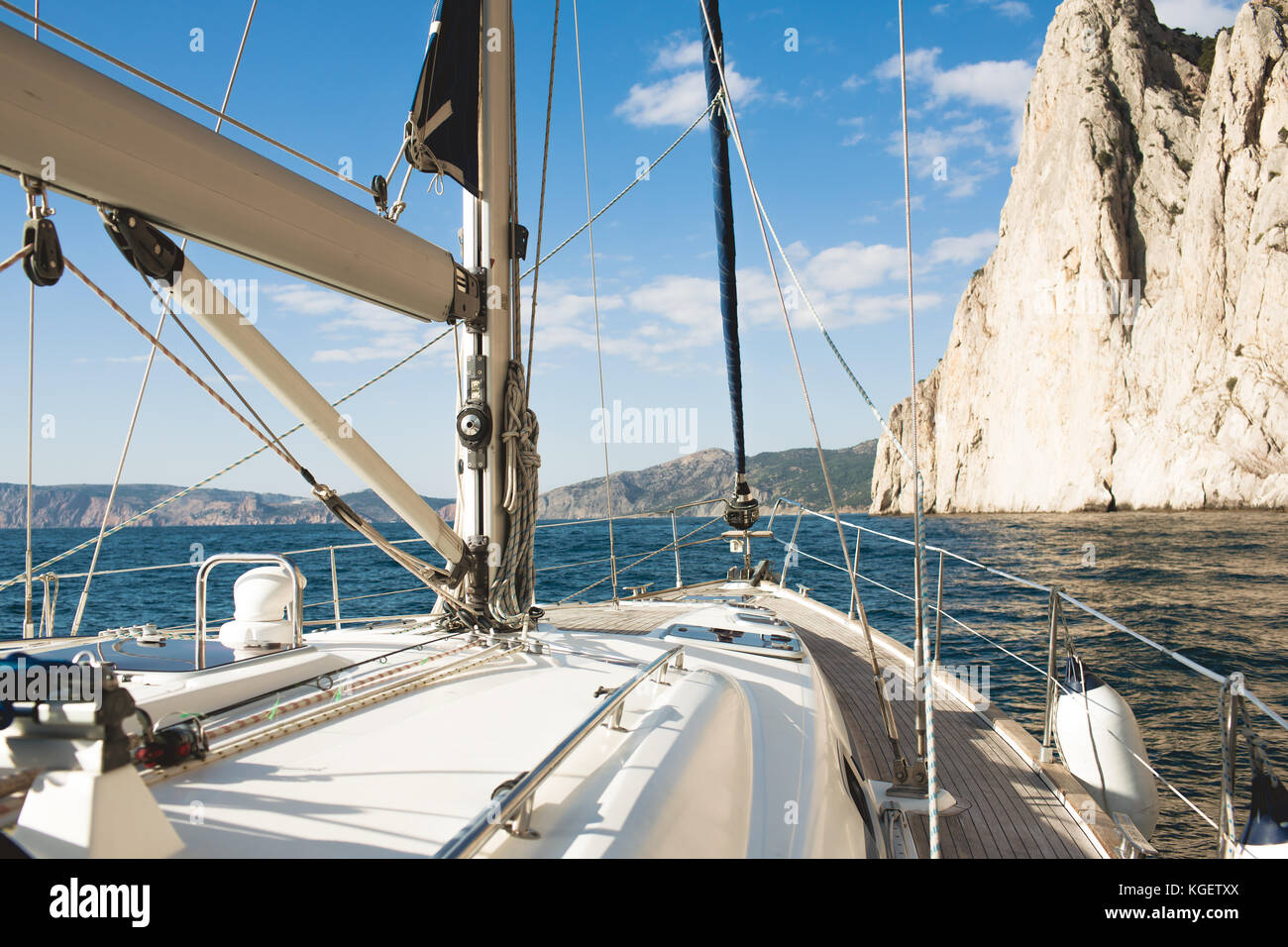Yacht sailing in the tropical sea Stock Photo - Alamy