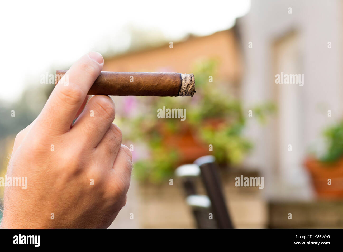 Man smoking large cigar hi-res stock photography and images - Alamy