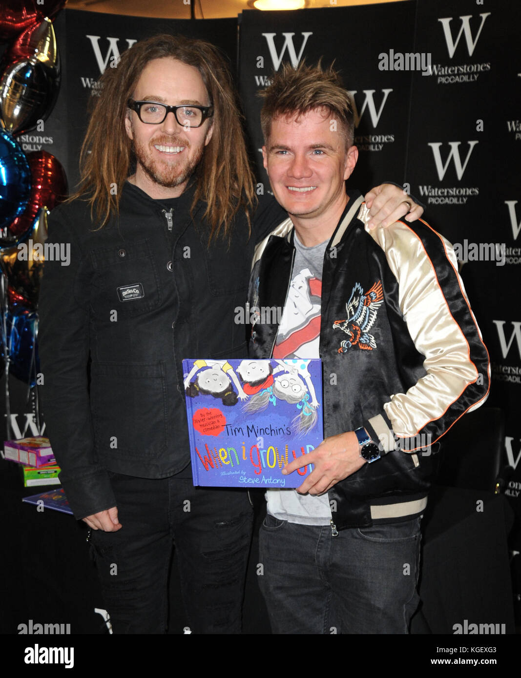 Tim Minchin book signing 'When I Grow Up' illustrated by Steve Atony at ...