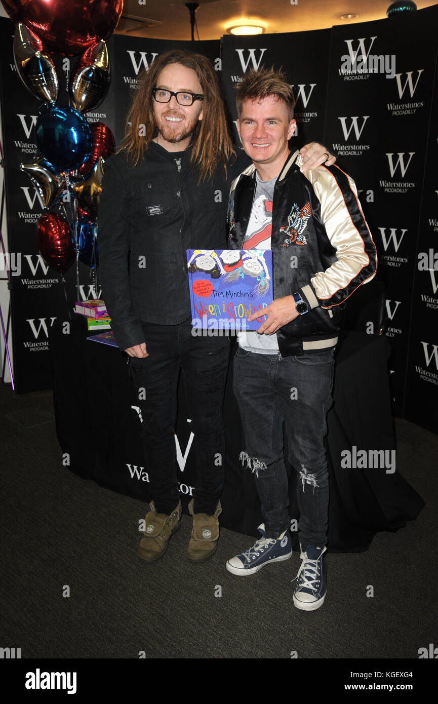 Tim Minchin book signing 'When I Grow Up' illustrated by Steve Atony at ...