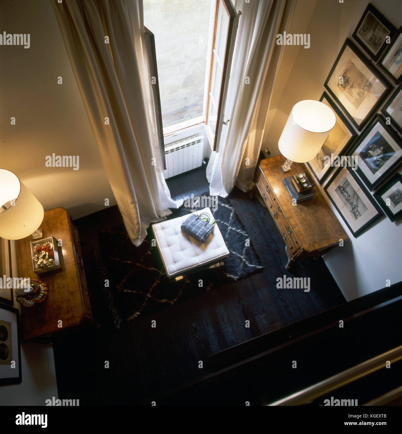 Conntemporaneous hi-res stock photography and images - Alamy