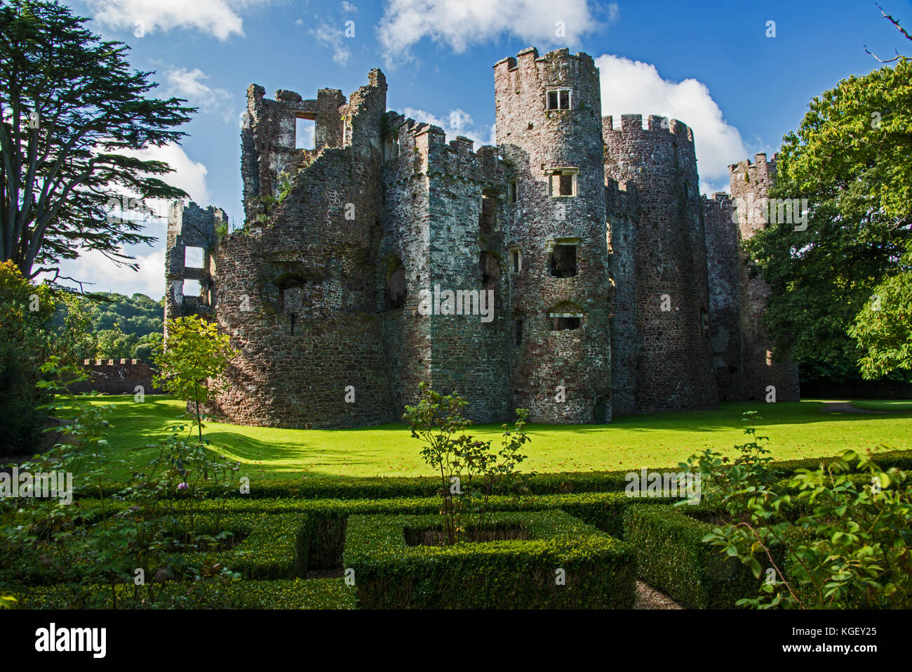 Laugharne castle hi-res stock photography and images - Alamy