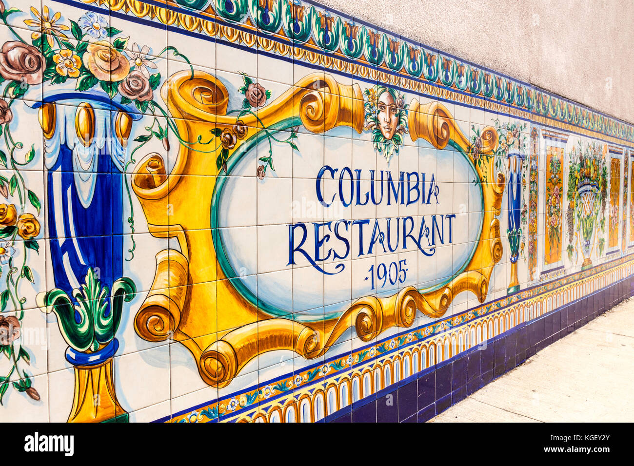 Cuban restaurant signage hi-res stock photography and images - Alamy