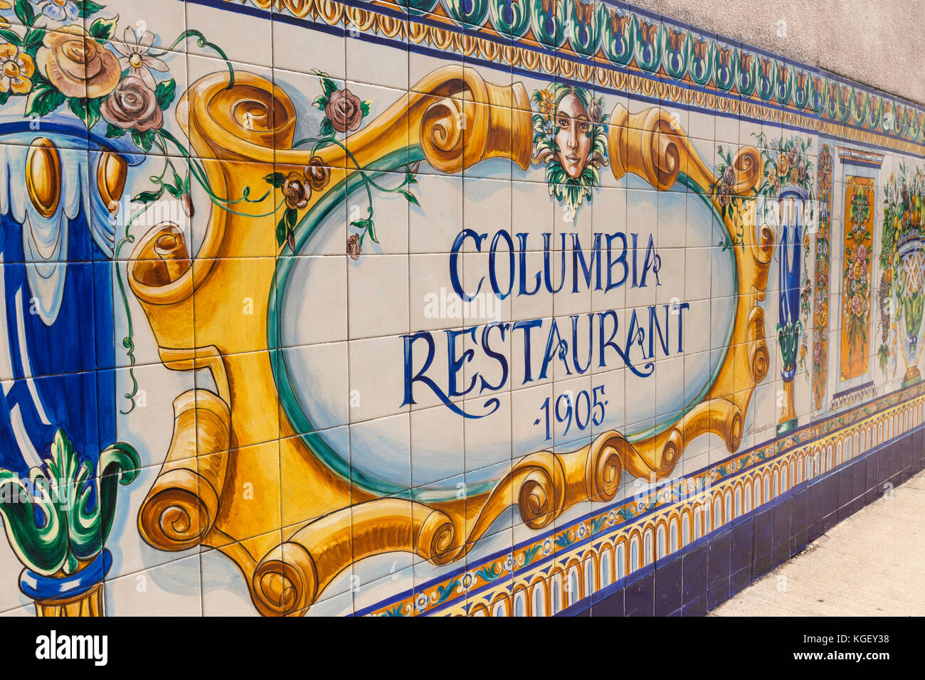 Cuban restaurant signage hi-res stock photography and images - Alamy