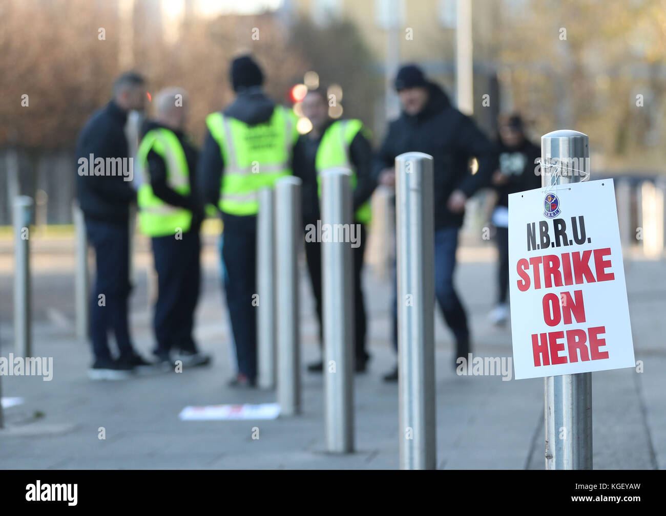 Striking rail workers outside heuston train station hi-res stock ...