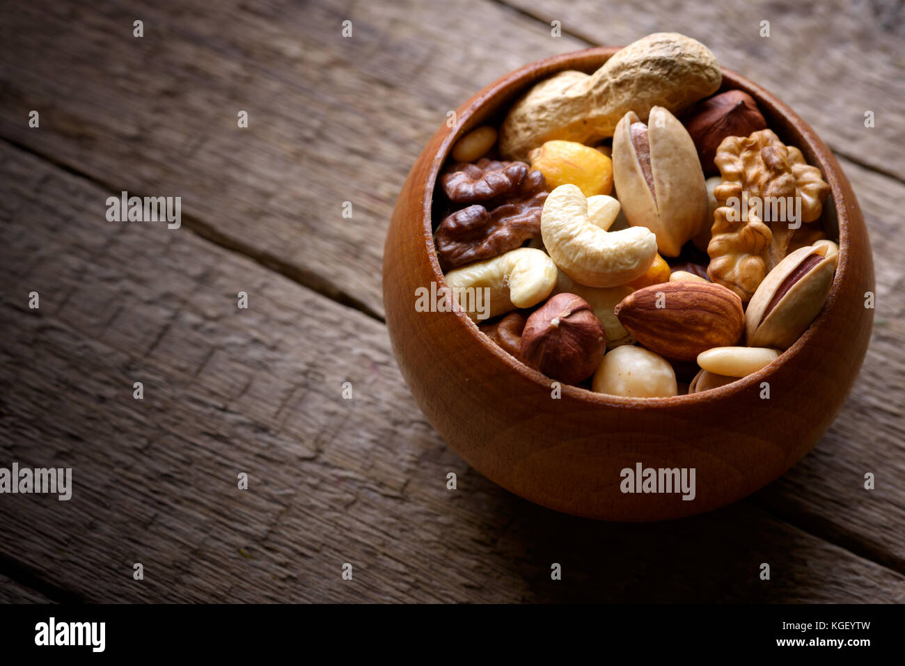 Mixed nut in bowl hi-res stock photography and images - Alamy